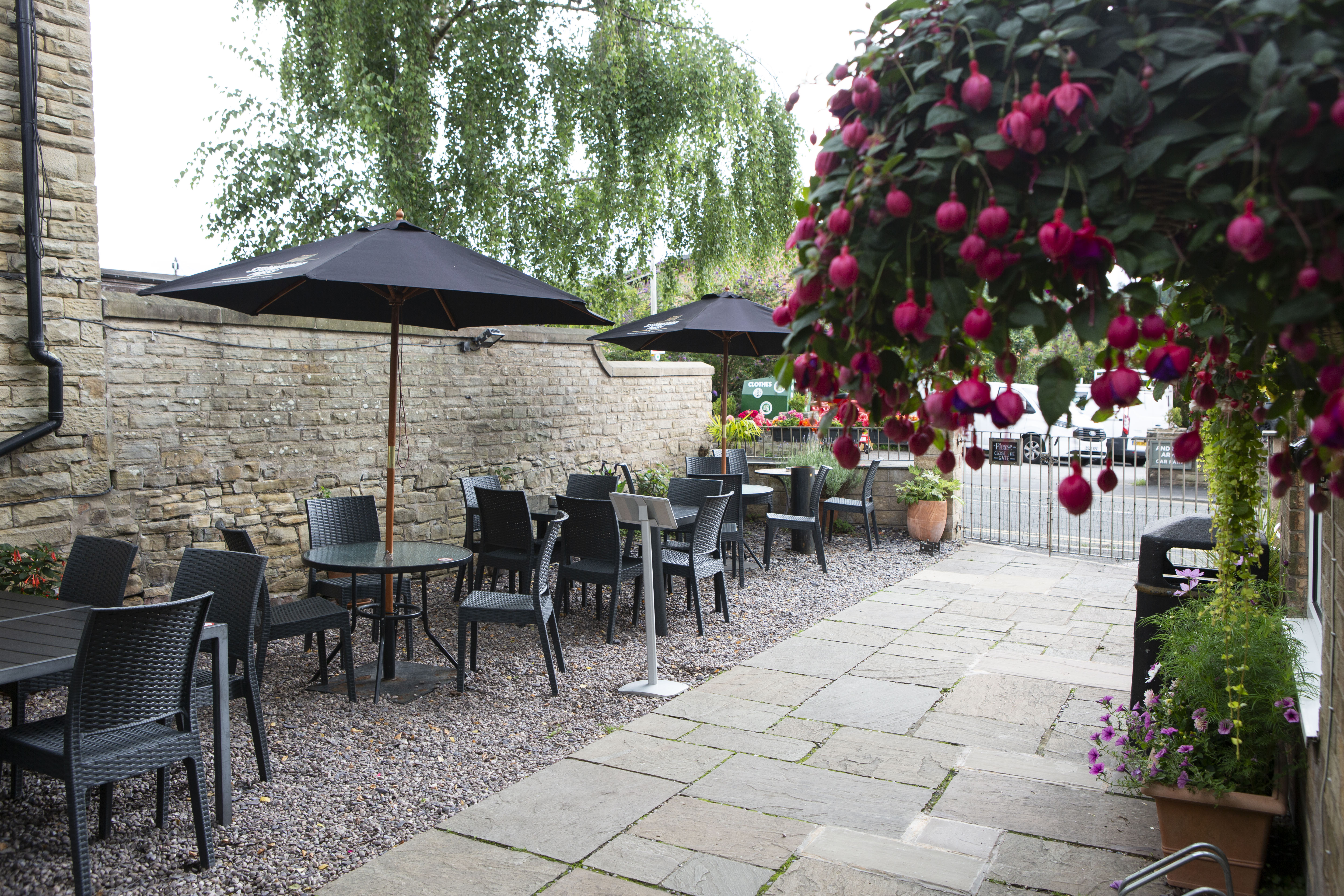 Andrew Arms | Pub in Compstall | Pub near Etherow